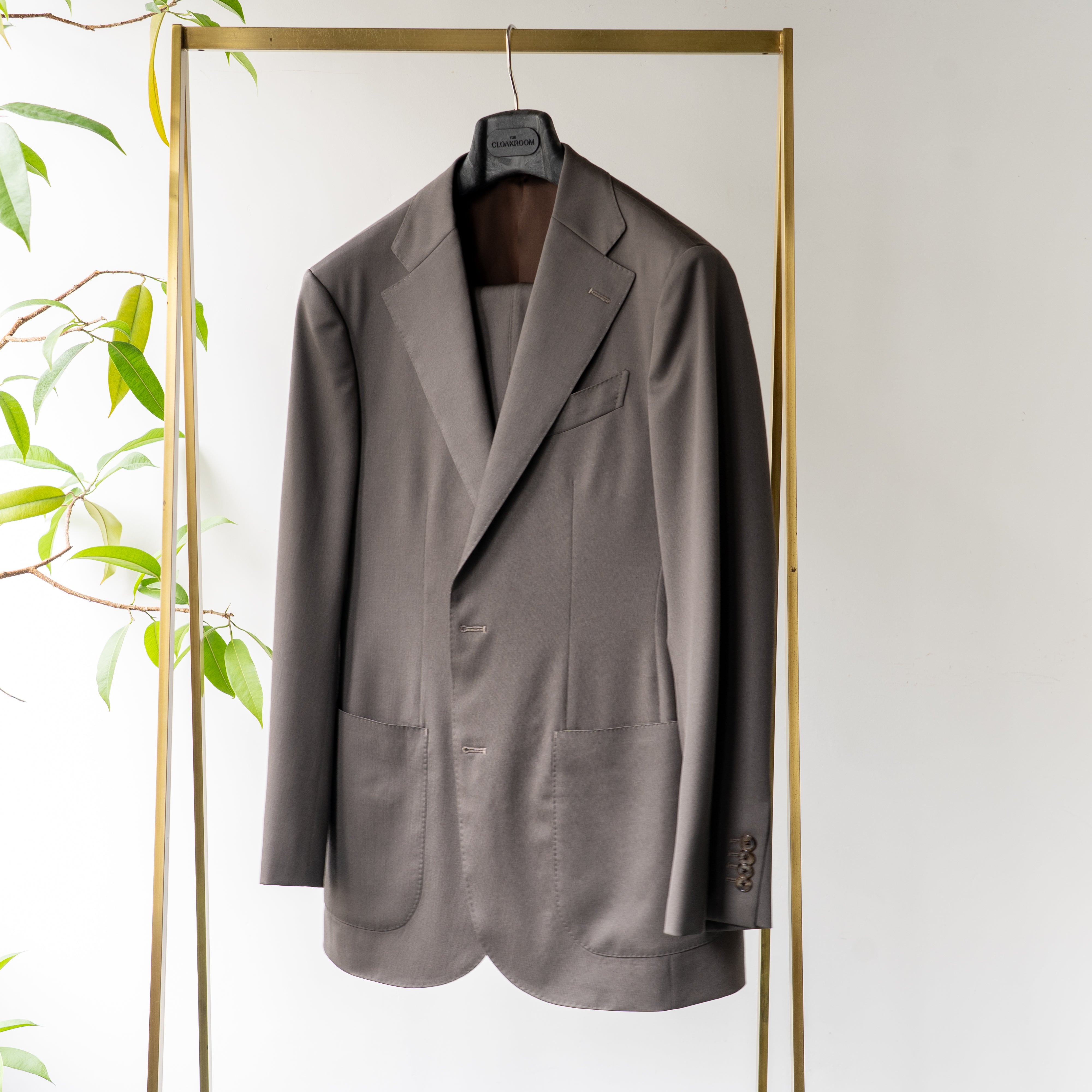 軽やかに仕立てる、〈Loro Piana ZELANDER® – A World of Colours〉 – THE CLOAKROOM